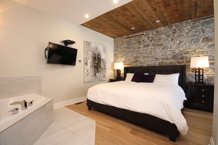 Kemptville Suites ~ King Suite 6 - Kemptville