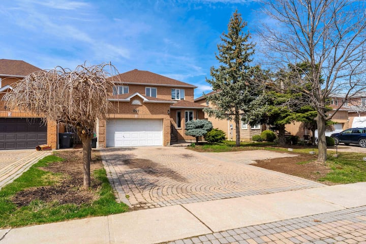 Central Mississauga | Close To Airport, Square One - Mississauga