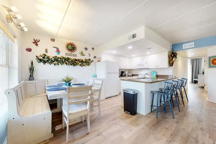 2 Min Walk To Beach Modern Condo - South Padre Island, TX