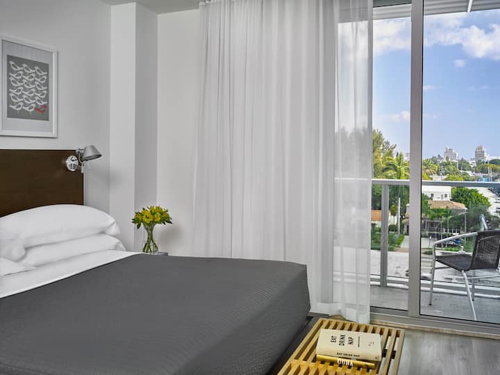 Sobe 1br Apart. Balcony Daily Housekeeping - Miami, FL