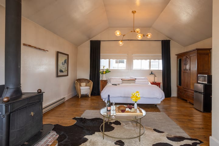 Carriage House Room - Mendocino, CA