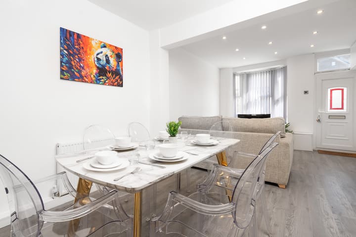 Beautiful House - Free Parking - 5 Mins To Centre - Liverpool, UK