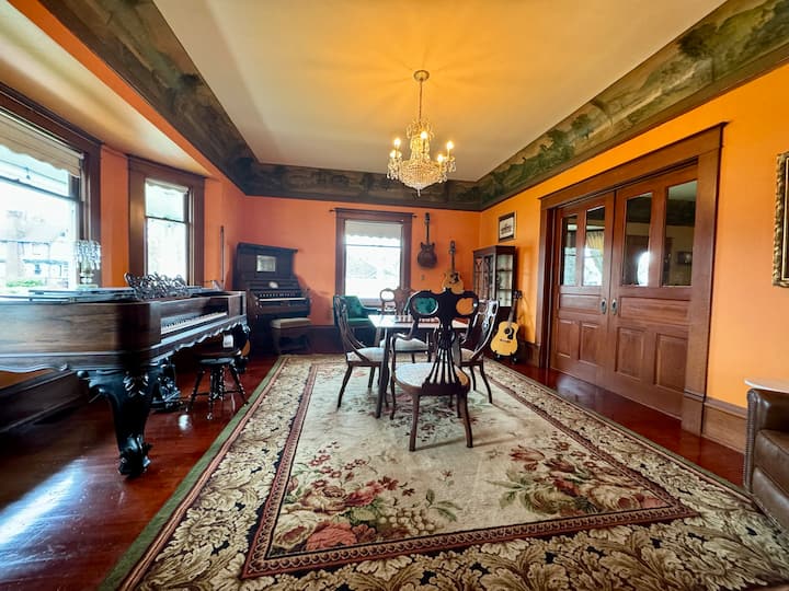 The Attic - Aberdeen, WA