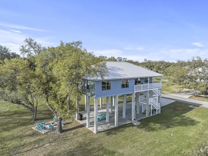 Dolphin Dreamer Beachhouse Across from Beach - Houses for Rent in Long ...