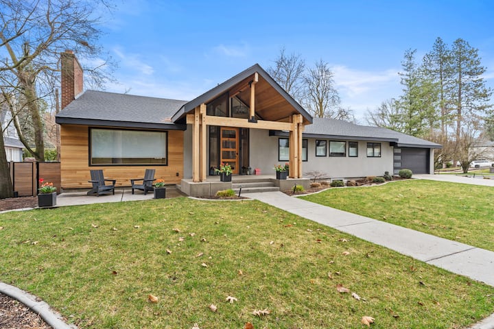Mid Century Modern On The Park Sleeps 10 - Spokane, WA