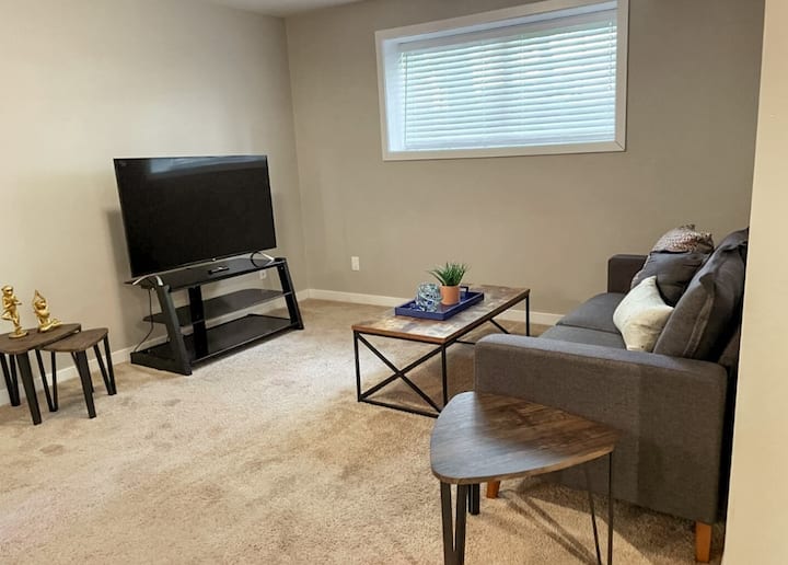 Spacious 2 Bedroom Bsmt Apartment | Pet Friendly! - Edmonton