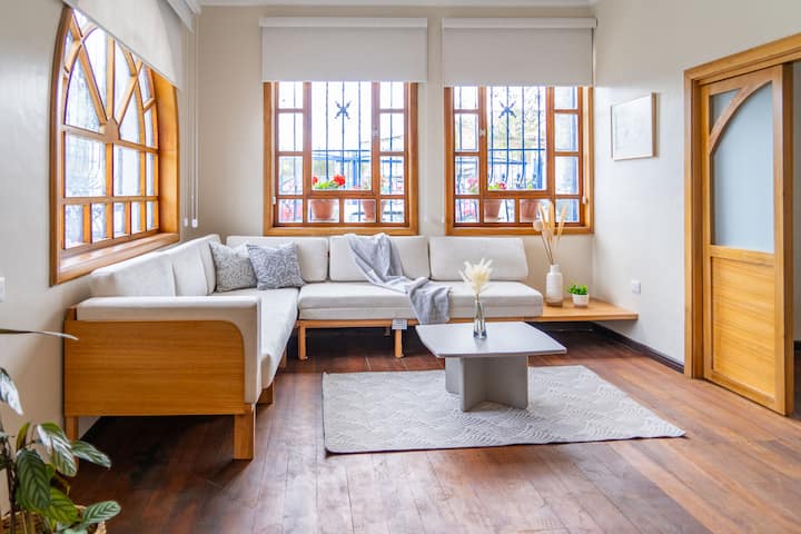 Suite Totalmente Amoblada En Excelente Ubicación - Cuenca