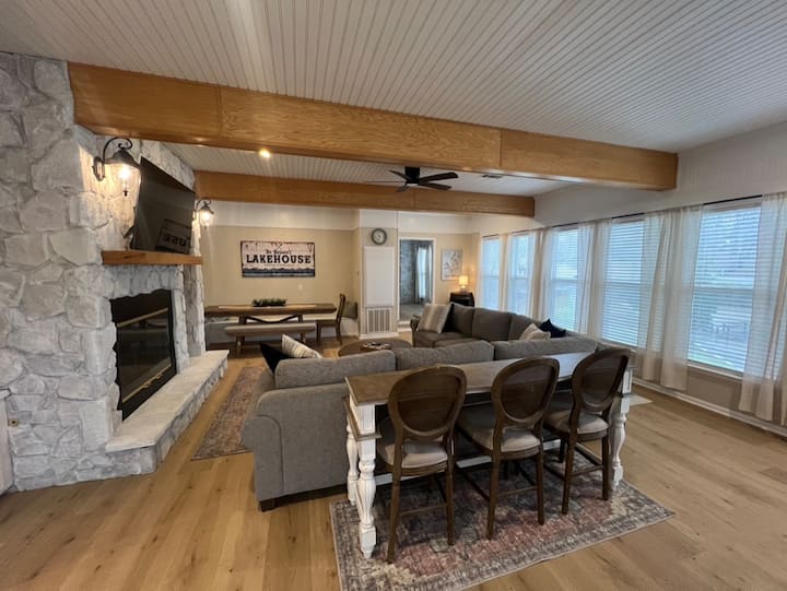 “Idle Speed” 
On Lake Martin
Newly Remodeled 5/3.5 - Lake Martin, AL