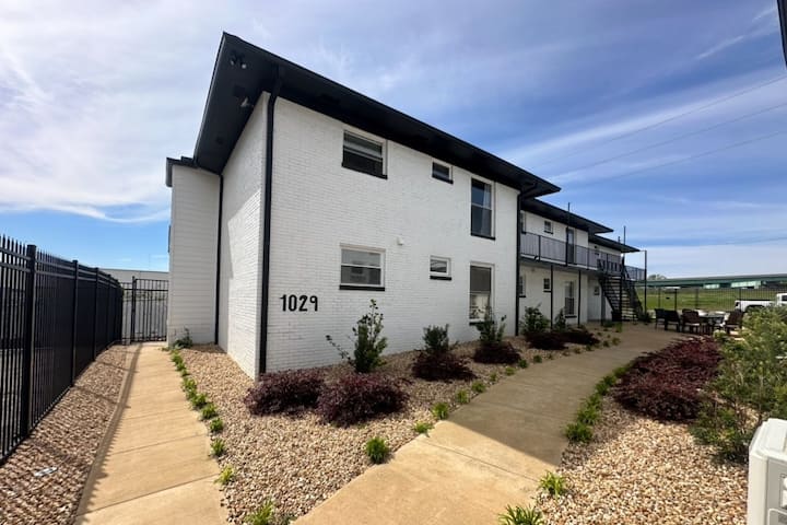 Absolutely Fabulous- 3 Bdrm W/ Free Parking - Birmingham, AL