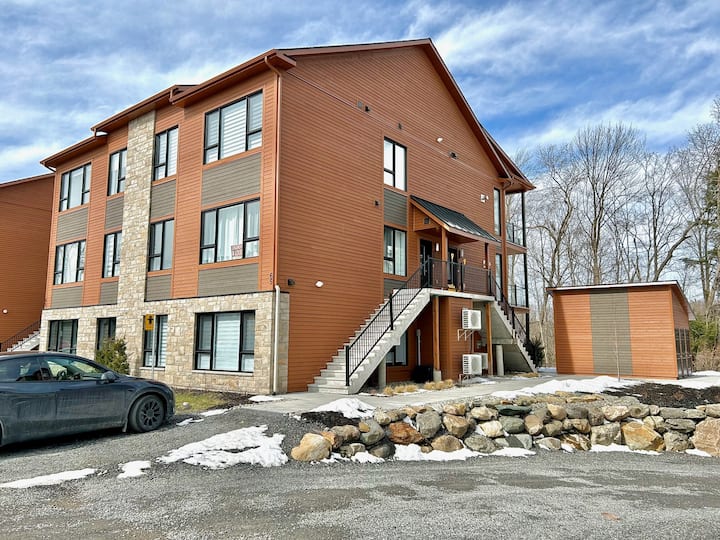 3rd Floor New Construction - Ski Shuttle  Included - Bromont