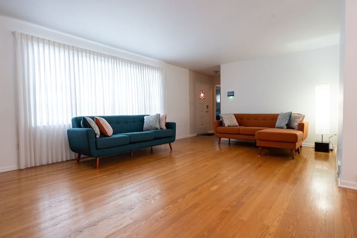 Beautiful Home Centrally Located In Erie, Pa. - Erie, PA