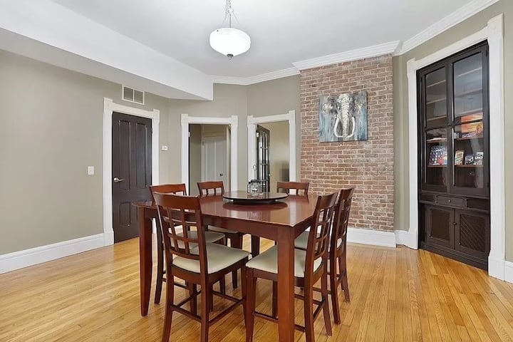 Ruby Room In Rare Downtown Brick Row House - Springfield, MA