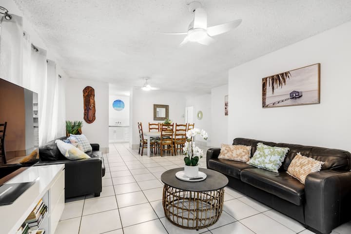 Bay Vista Beachfront Apartment - Hervey Bay