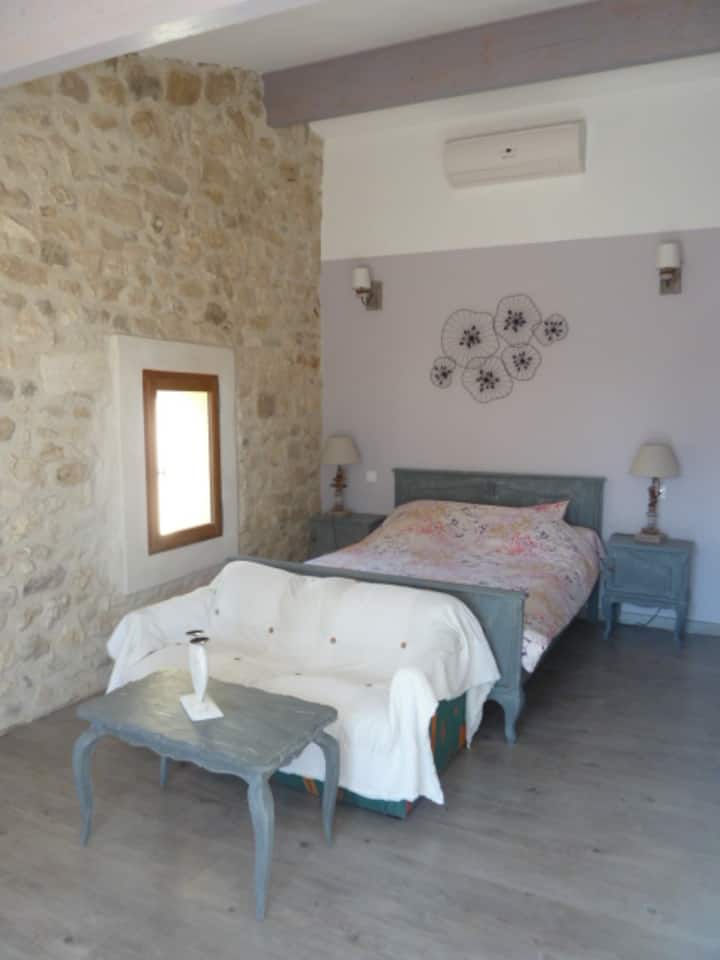 Chambre D'hôtes Avec Terrasse Dans Mas De Village - Vers-Pont-du-Gard