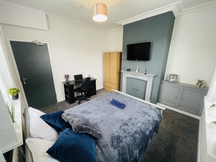 Central Modern Room - Stoke-on-Trent