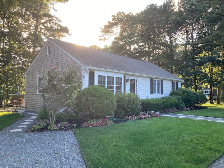 Walk To Beach In Hyannisport! - Barnstable, MA