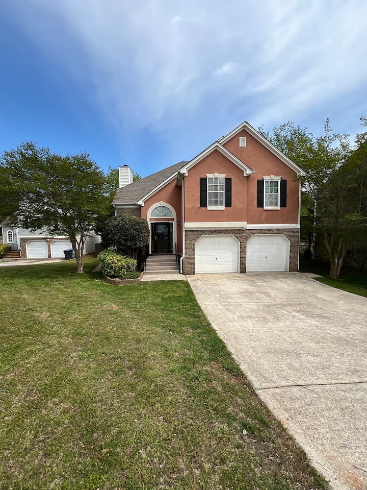 Cozy Spacious Home In Marietta
Near The Battery! - Smyrna, GA