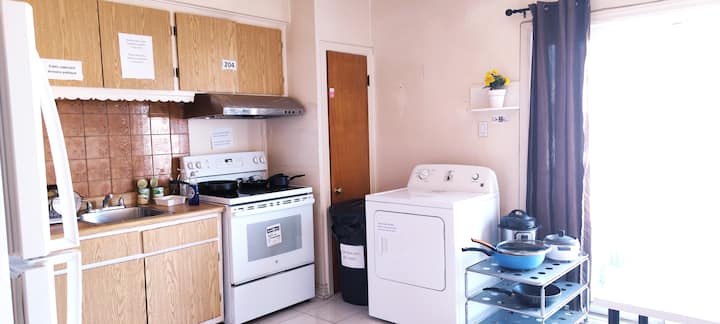 Comfy Private Room With Shared Bathroom - Montreal
