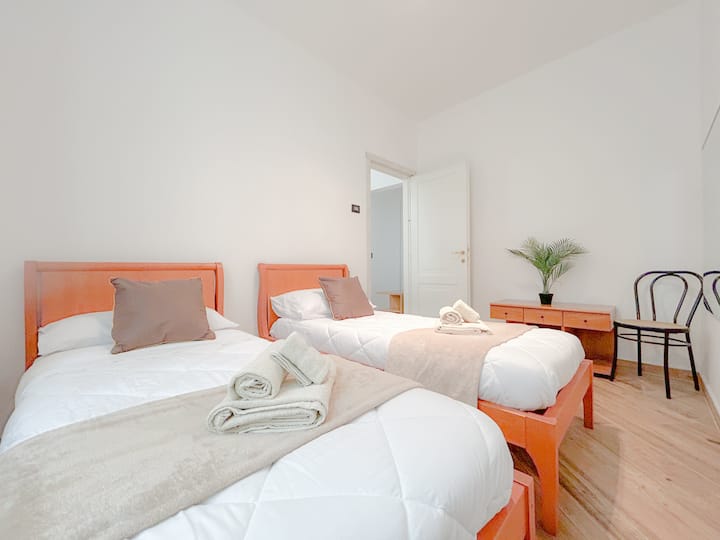 [Via Sestri] - Center - Airport- Free Wifi - Genova