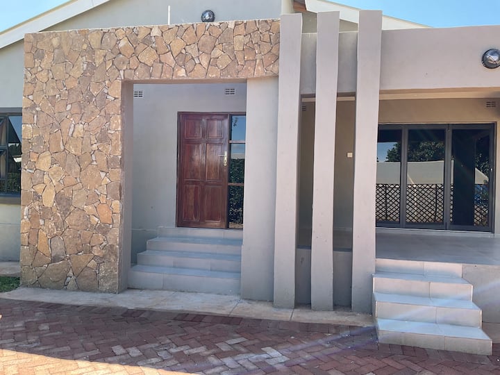 Flame Lilly: 1–2 Bedroom Cottage In Greystone Par - Harare