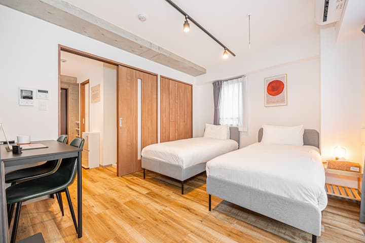 新房限时促销！全新1k公寓-702：电梯/2单人床/洗衣机/电视/浴室烘干/wifi/东武晴空塔线 - Asakusa