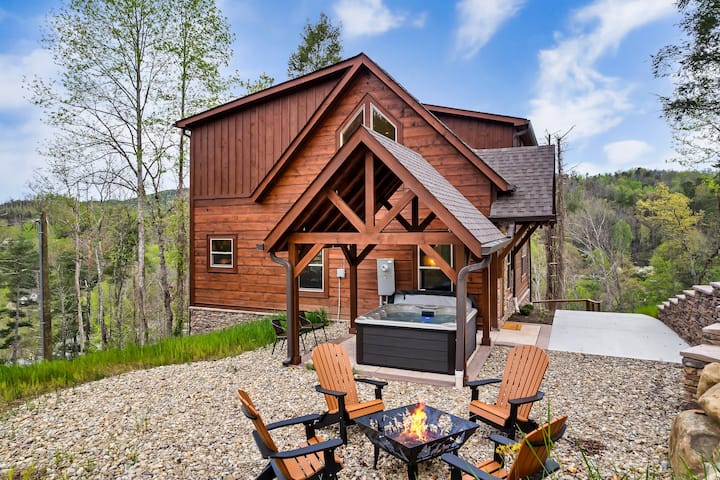 Gatlinburg Cabinhot Tub, Fire Pit & Mountain View - Gatlinburg, TN