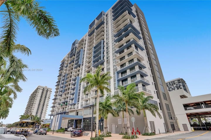 Luxury Condo 2 Bedrooms Doral Ii - Doral, FL