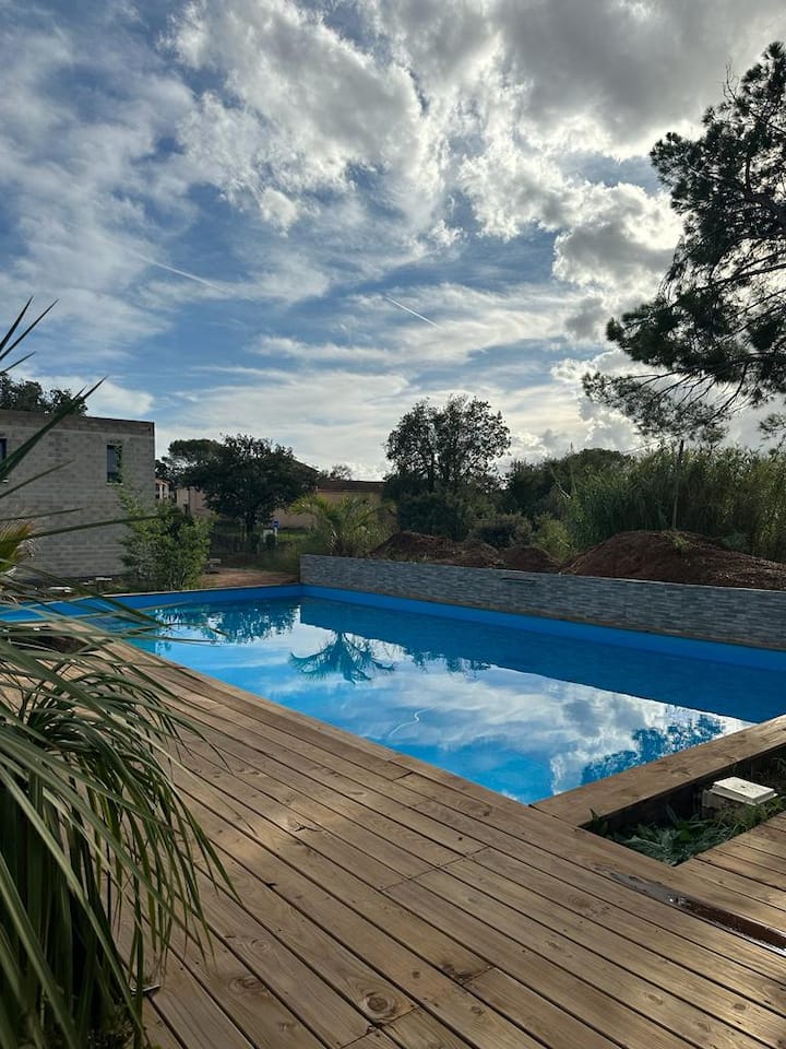 Studio Au Calme Avec Piscine - Fréjus