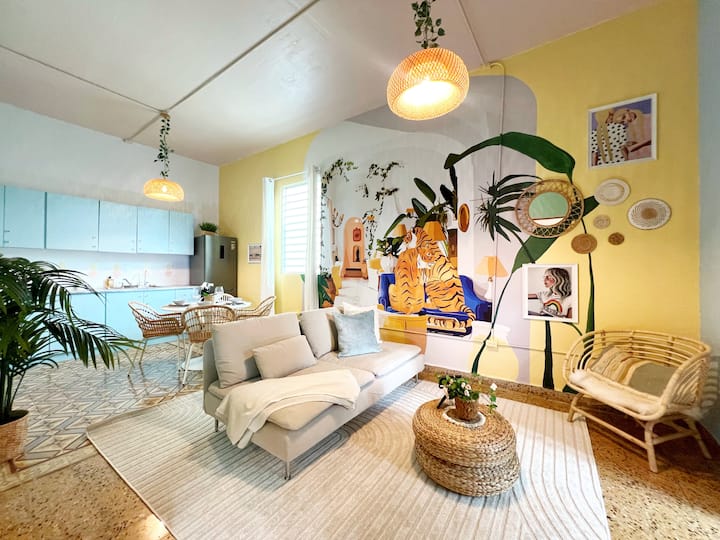 Prime Location! 2br Spacious Home - Walk To Beach! - San Juan