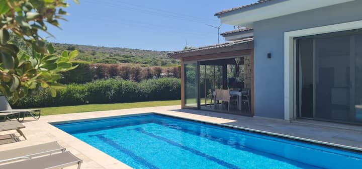 Deniz Manzaralı, Havuzlu Villa - Çeşme