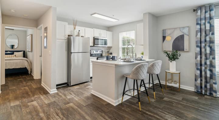 3 Bedroom 3 Bathroom Lux Apt - Gainesville, FL