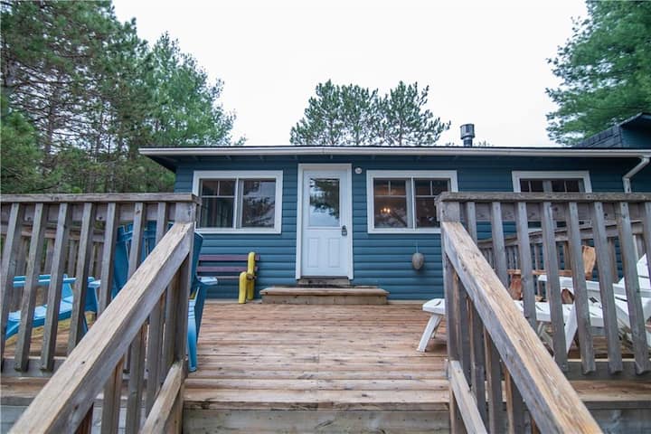 Charming Waterfront Cottage On Black Bay - Petawawa