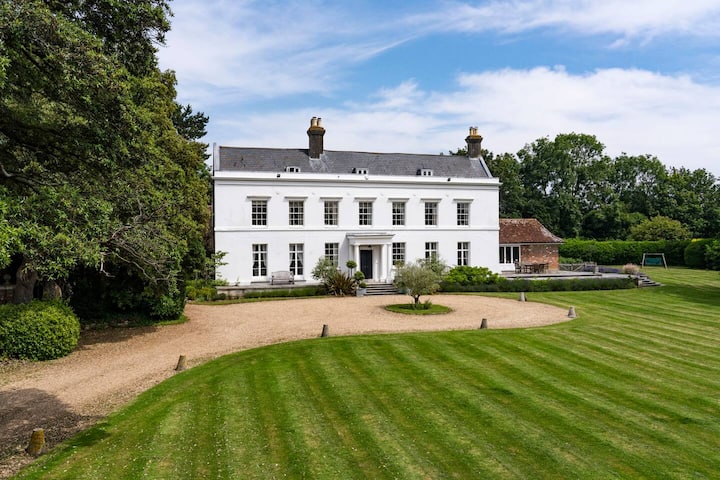Beautifully Refurbished Loft - Chichester