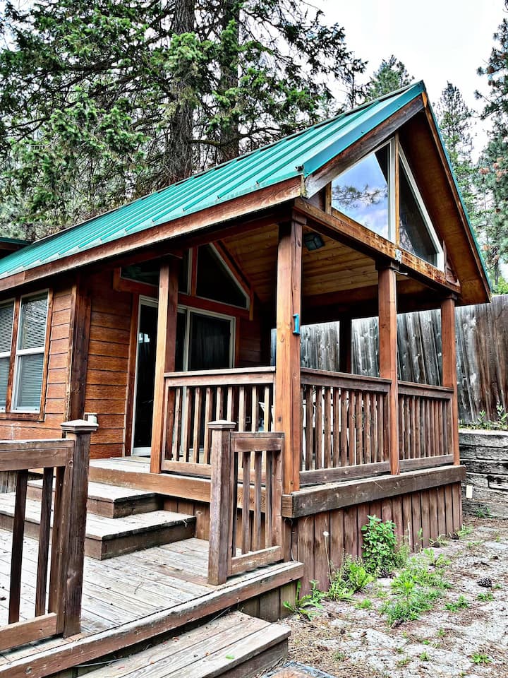 Shore Acres - Wooded Cabin 1 - Loon Lake, WA