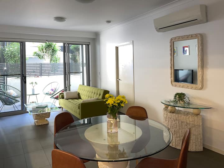 Cozy, Inner City Apartment With Car Space - Brisbane
