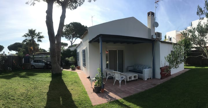 Coqueto Chalé En Vistahermosa - Cádiz