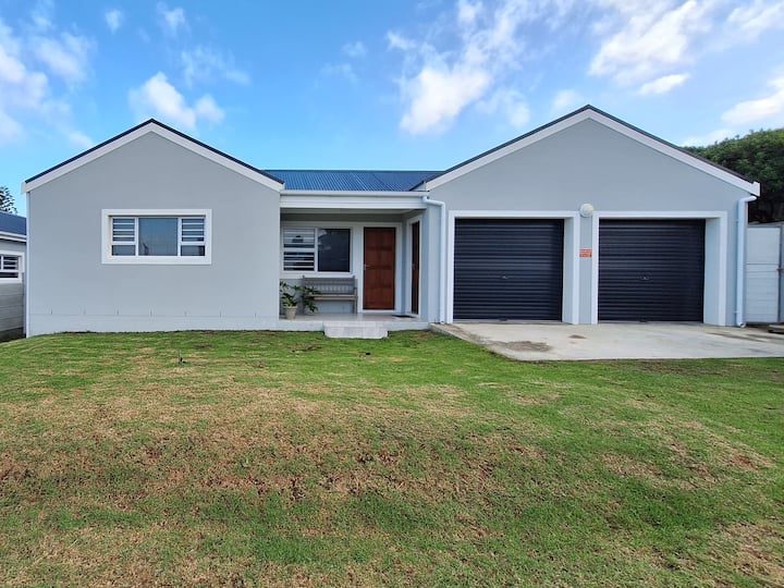 Family Friendly House Near Beach - Gansbaai