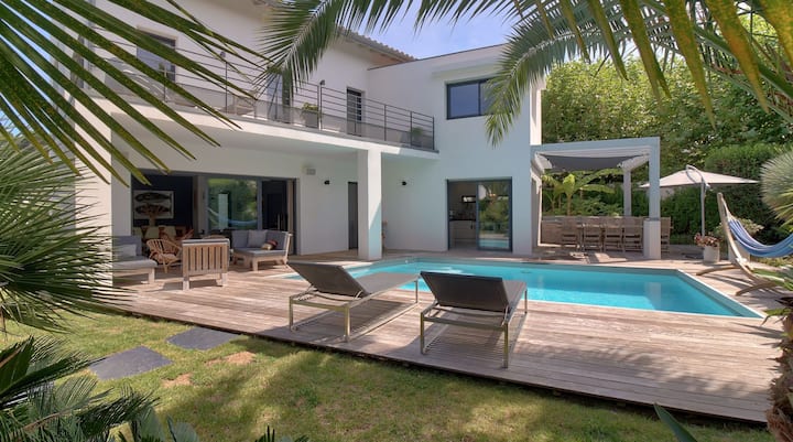 Plage Cénitz, Villa Avec Piscine - Hendaye