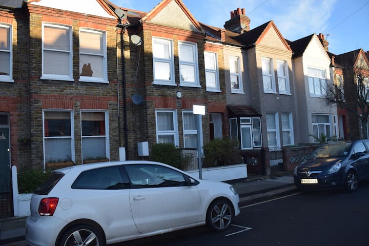 Nice 3 Bedroom\2 Bathroom Apt - Londýn