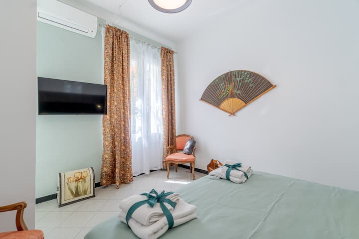 The Traveler's Nest ( Citra 010025-lt-4740 ) - Genova