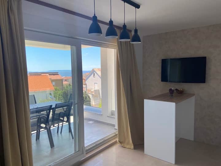 Apartments For 12 With Jacuzzi - Novalja