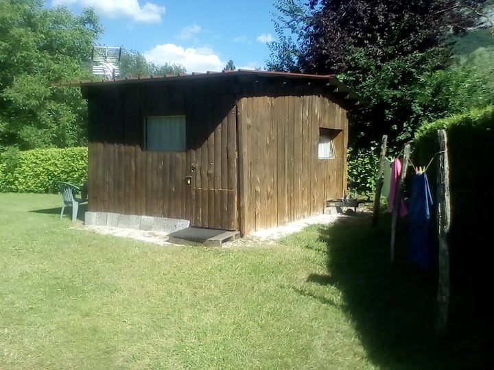 Caravane Aménagée à La Campagne Dans Petit Camping - Lescheraines