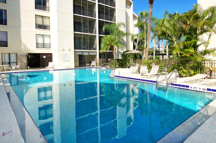 Two-level, Heated Pool, Trolley To Beach & Village - Siesta Key, FL