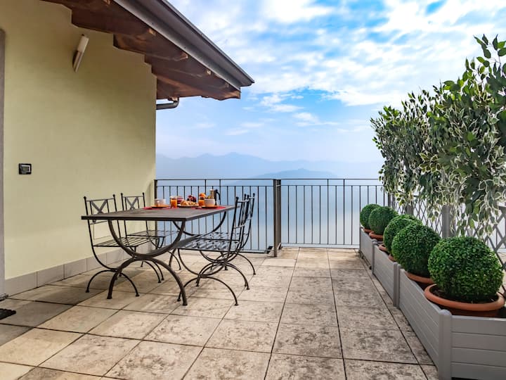 Beatrice - Vibrant Flat With Lake View - Zone