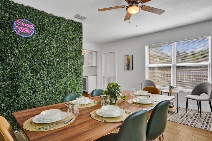 Boho-styled Home W/newly Remodeled Fenced-in Pool! - Plantation, FL