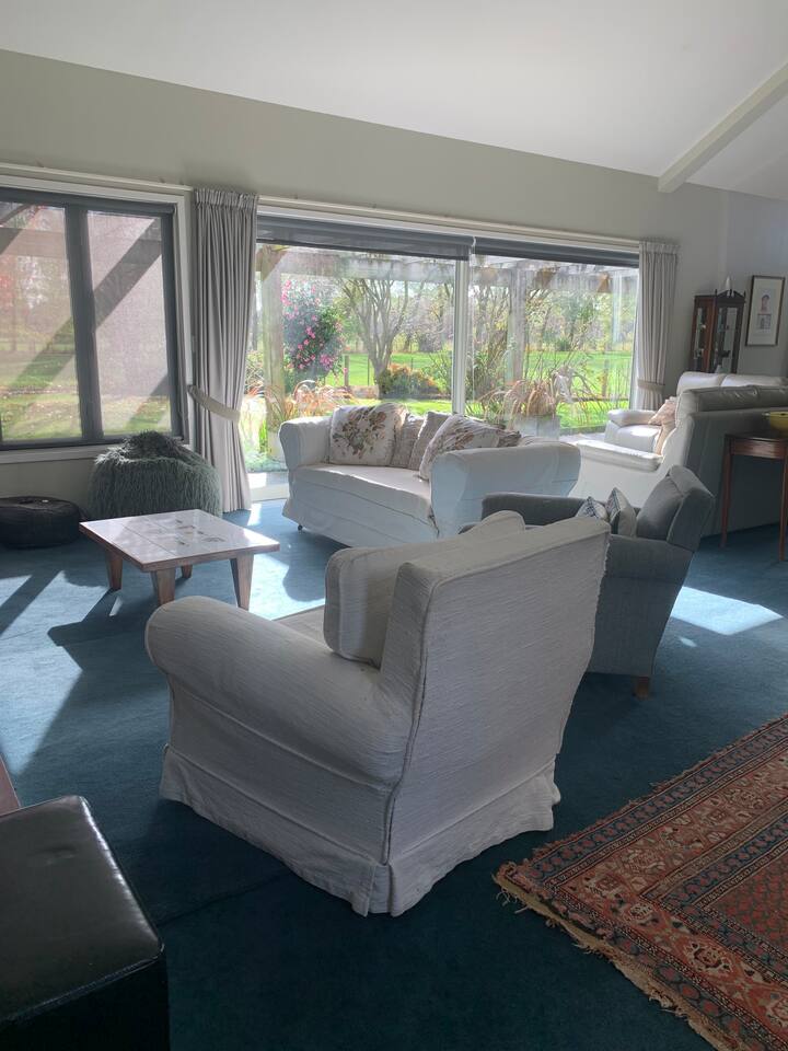 Cottonwood Country Home & Garden - Masterton