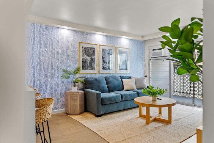 Modern Beachside – Renovated 2bd W/ Free Parking! - Kailua, HI