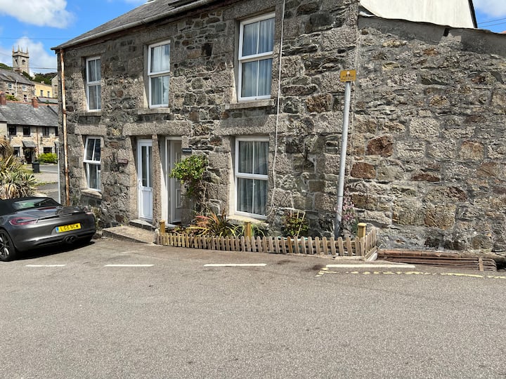Traditional Cornish Cottage. - Helston