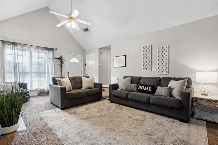 Bright And Open 3 Bedroom With King Bed - Warner Robins, GA