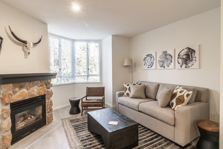 Top Floor One Bedroom In Cascade Lodge Room #613 - Whistler